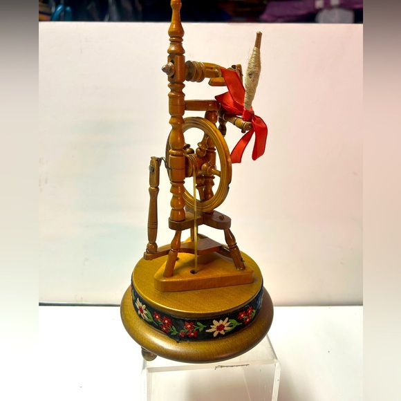 Accents | Vintage Cuendet Music Box Edelweiss Tootm Swiss Made Wood ...